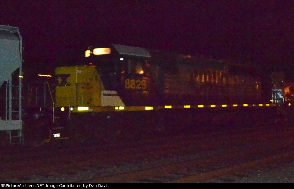 CSX SD40-2 8829 trails on Q417-02
